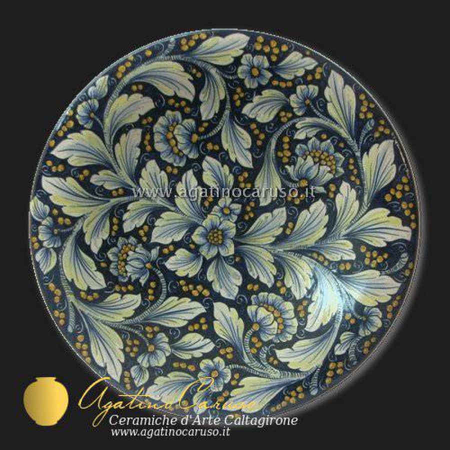 Piatti decorati in ceramica di Caltagirone dipinti a mano. Decoro Dalia blu